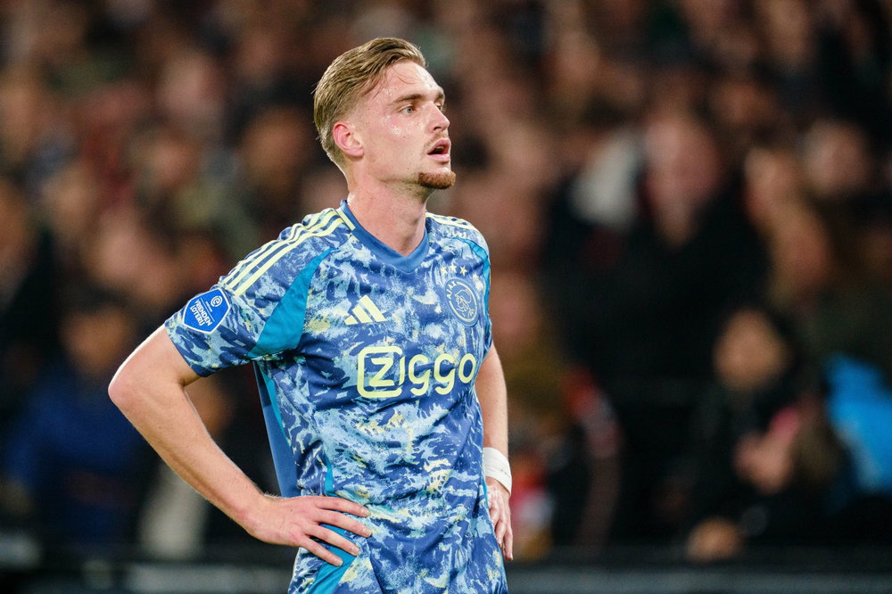 Player favours move to West Ham over Wolves - Entourage in battle with ...